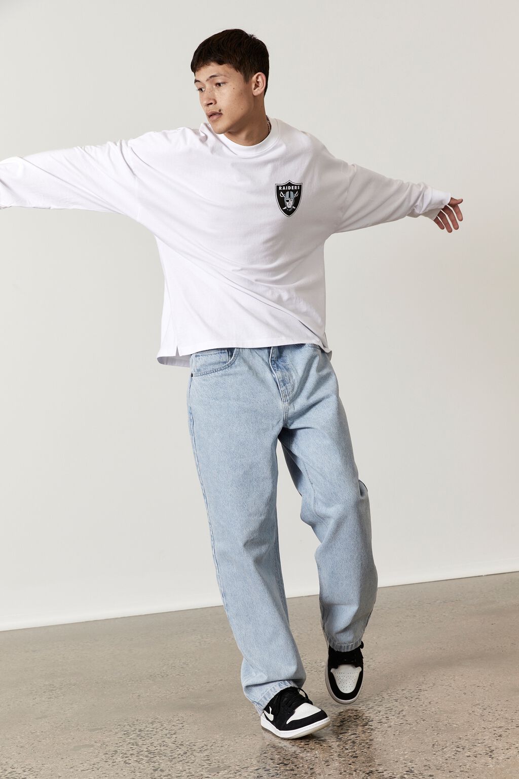 Mens Pants l Chinos, Denim Jeans, Cuffed Pants & more.